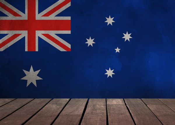 Zastava Australije i drvena podloga – Posteraj - štampa i uramljivanje