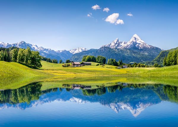 Planinski predeli jezero i dve kuce – Posteraj - štampa i uramljivanje